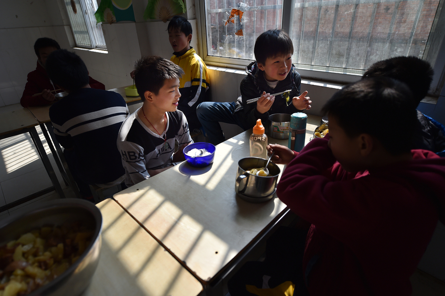 A guardian steps up to help left-behind children[3]- Chinadaily.com.cn