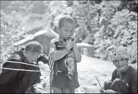 With a bang, tunnel opens world to Derung|China|chinadaily.com.cn